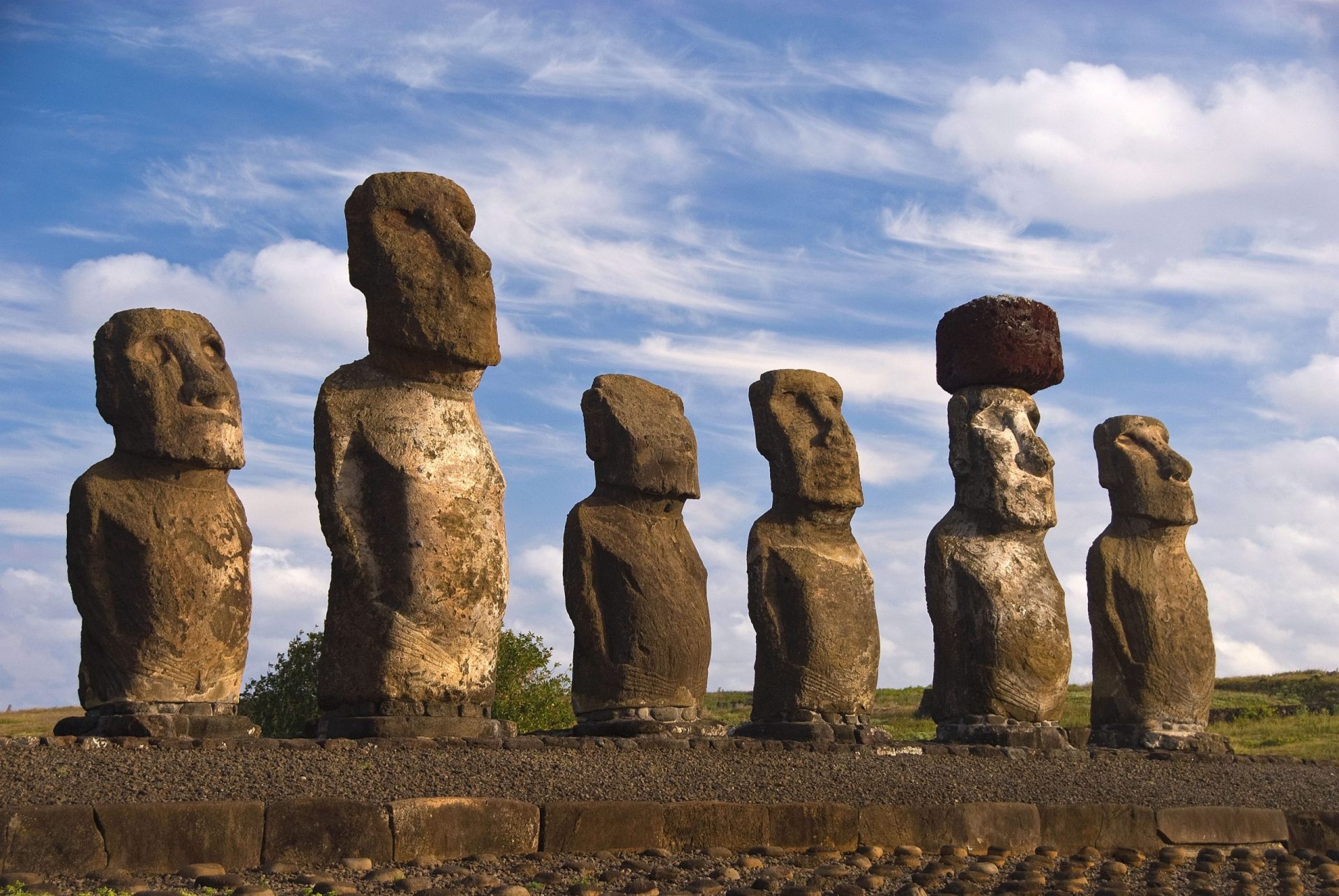 Rapa Nui National Park – The Mystery of the Moai in the Pacific Ocean ...
